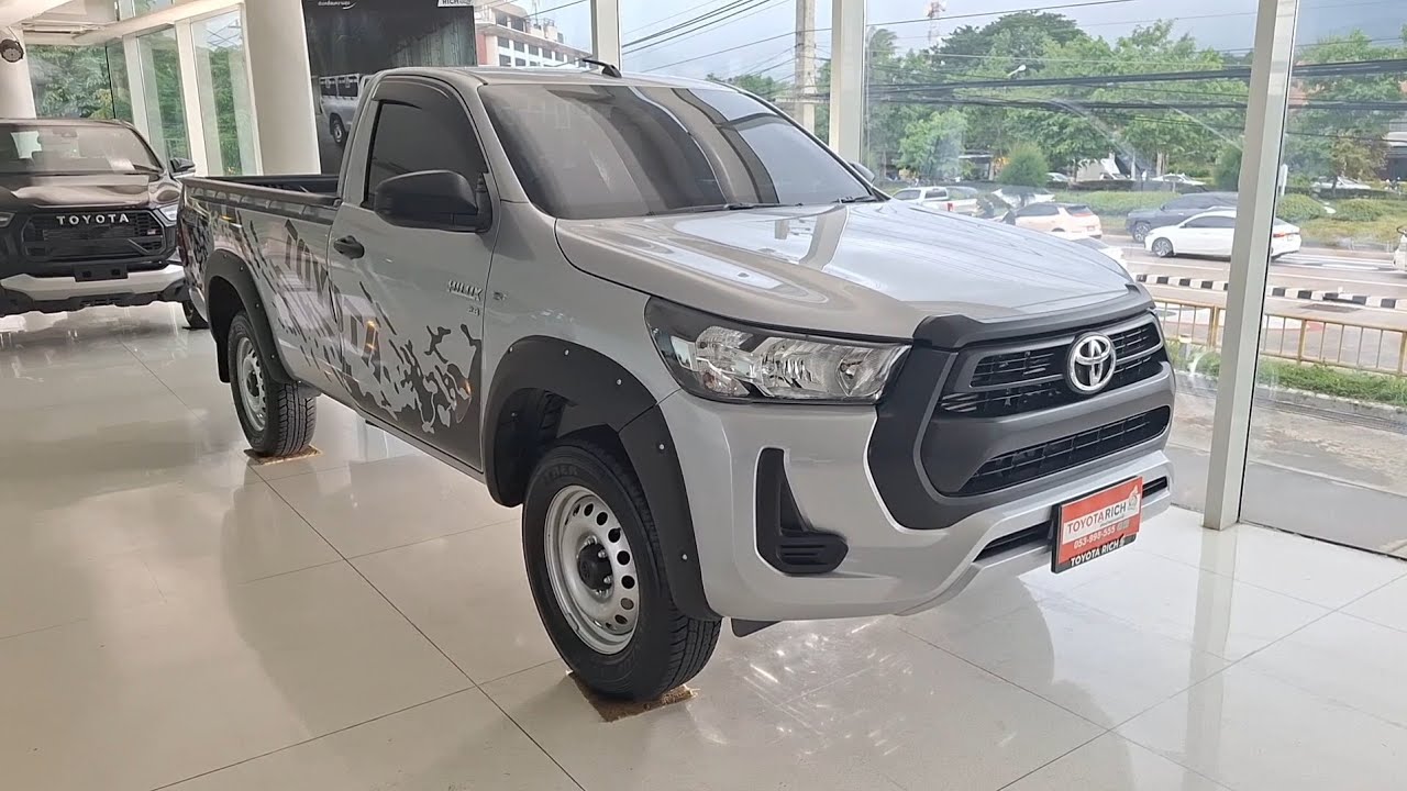 พาชม 2024 Toyota Hilux Revo B-Cab 4x4 2.8 Entry MT สีเงิน 7.49 ส. (ใส่ ...
