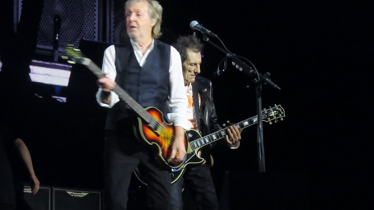 Paul McCartney, Ronnie Wood, and Paul’s first Hofner; Get Back London ...