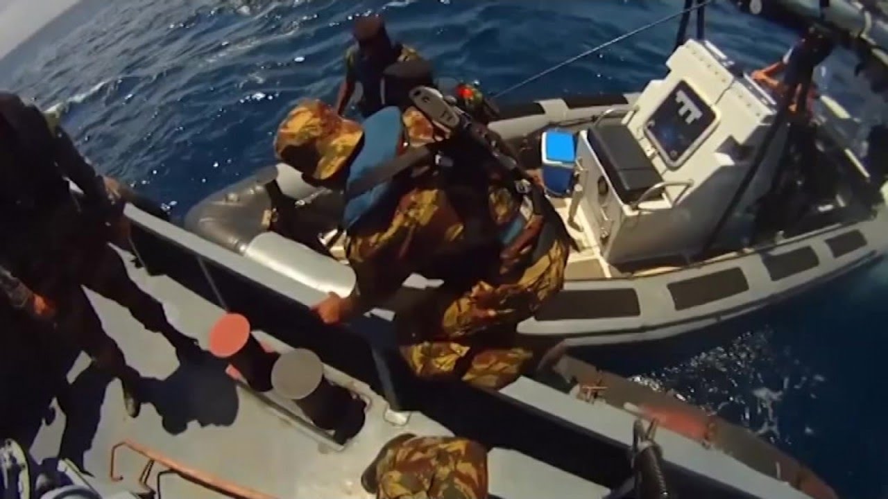 Afrique, LUTTE CONTRE LA PIRATERIE MARITIME - YouTube