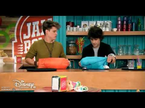 Soy Luna 2 - Nico y Pedro se quedan a dormir en el Jam & Roller y Juliana los ve - Cap 66