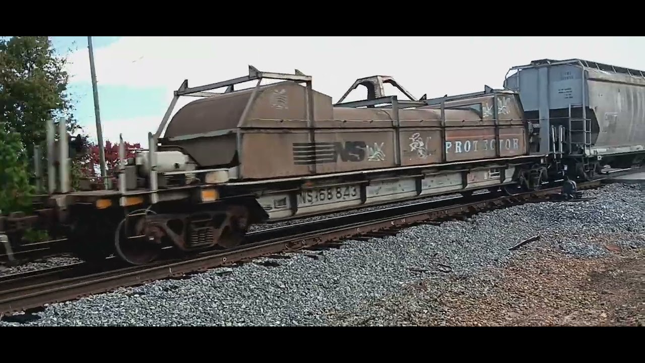 NS 242 with NS 8153 ES44AC and NS 4586 AC44C6M - YouTube