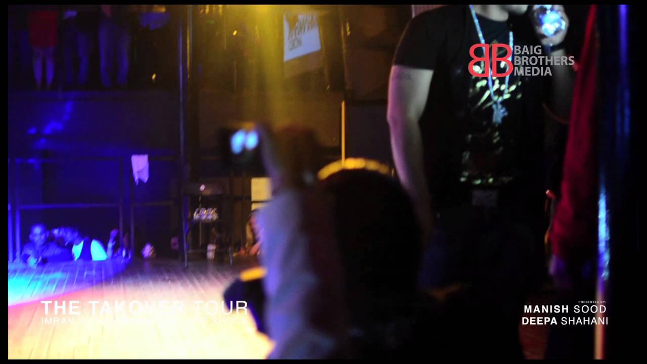 Imran Khan singing "Bewafa" Live in Concert - YouTube
