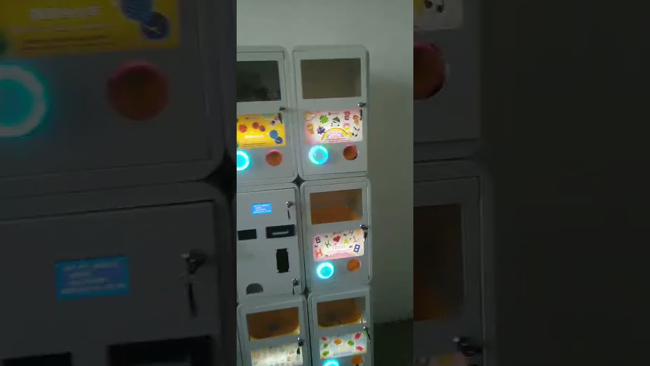 large gumball vending machine can take cash,coin ,credit card reader or ...