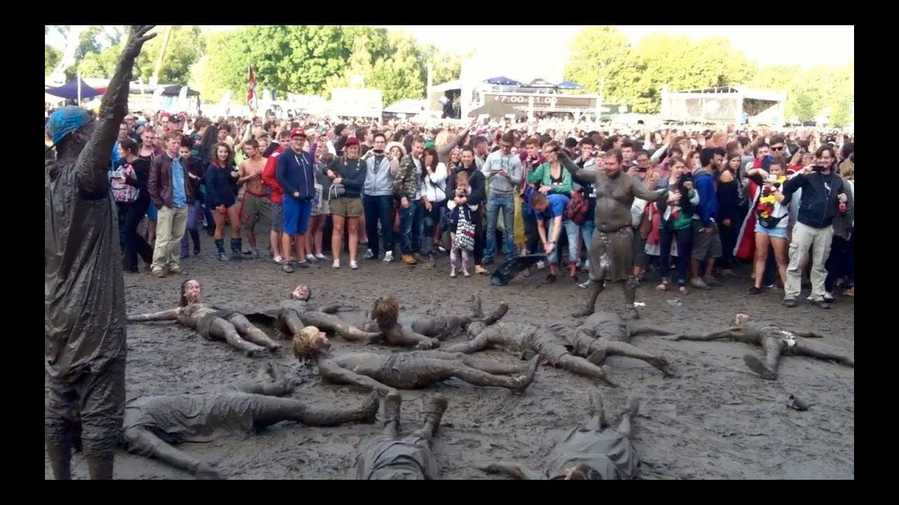 CRAZY PEOPLE PLAYING WITH MUD LIVE @ SZIGET 2014 - YouTube