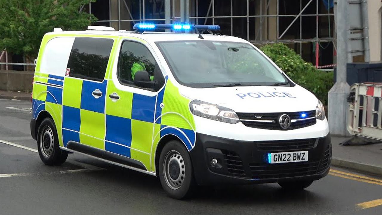 Kent Police Van Driver Training Unit on a blue light run in Maidstone ...