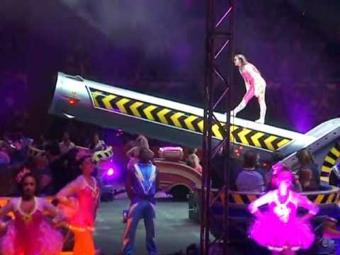 AMAZING WOMAN GETS SHOT OUT OF CANNON AT RINGLING BROS. CIRCUS - 3/17 ...
