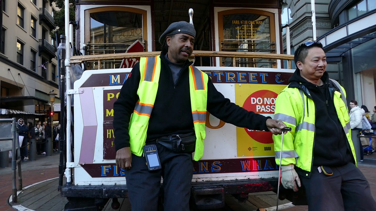Spinning cable cars at the Powell Street turntable - YouTube