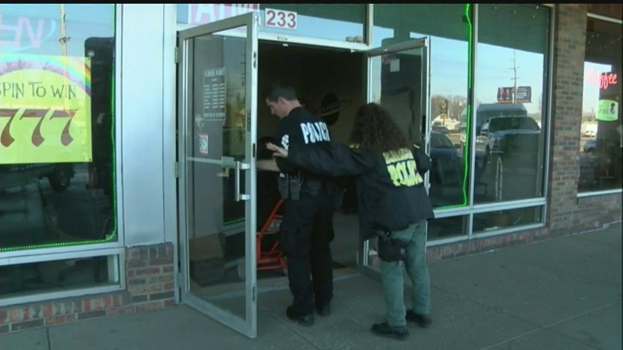 Police raid 3 Boardman internet cafes, allege illegal activity - YouTube