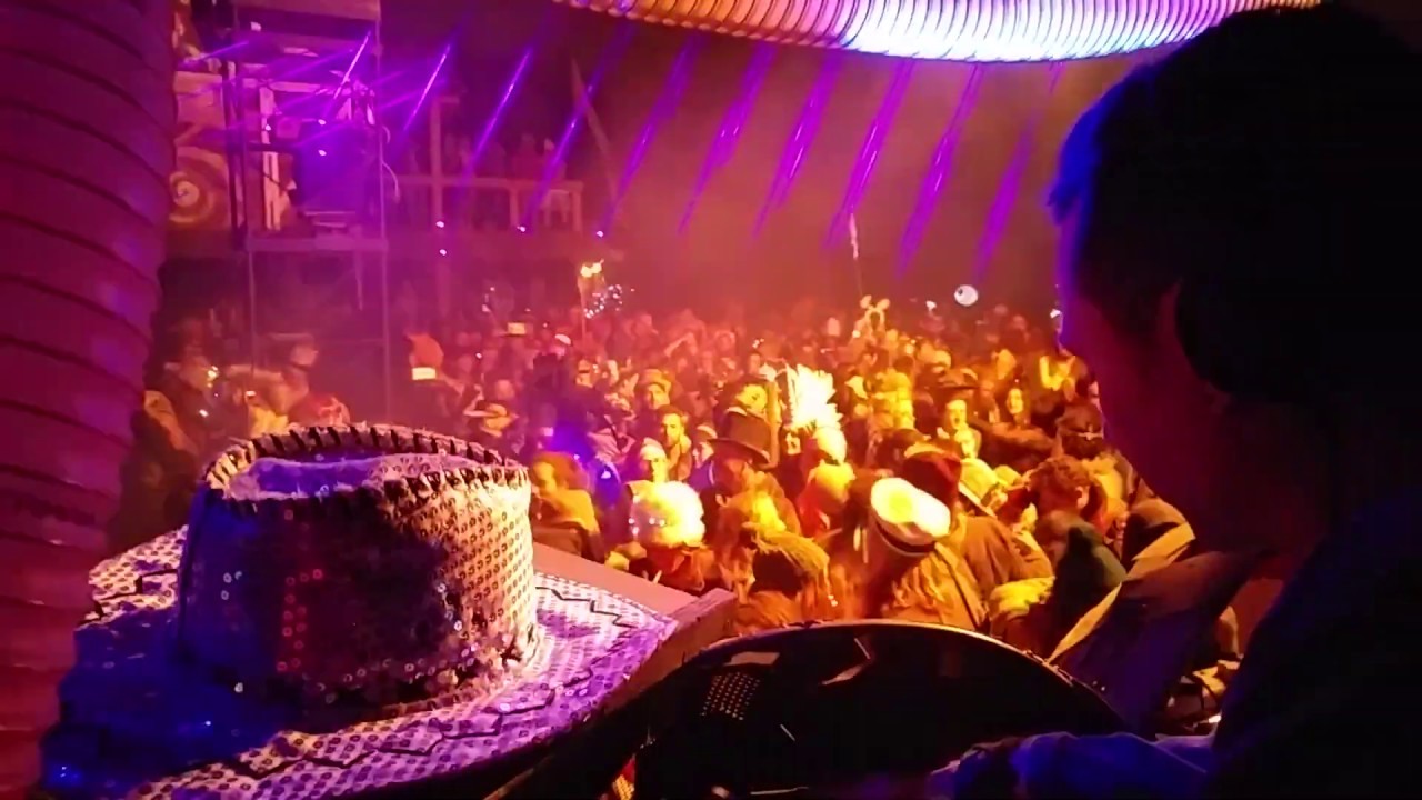 Helmut J & Ashton - 2016 - YouTube