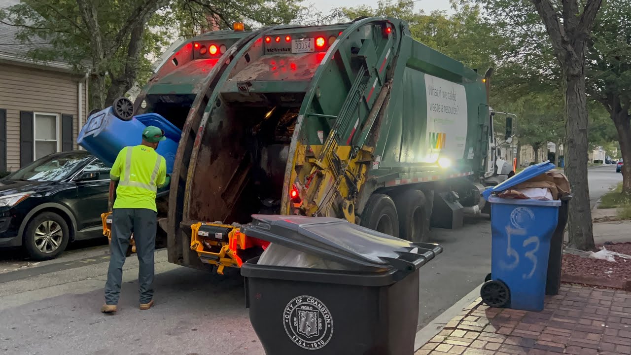 BRAND NEW Tippers On WM’s Split Body Garbage Truck - YouTube