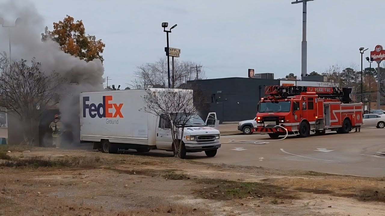 FEDEX FIRE FULLY ENGULFED IN FLAMES CHRISTMAS PACKAGES? PEARL ...