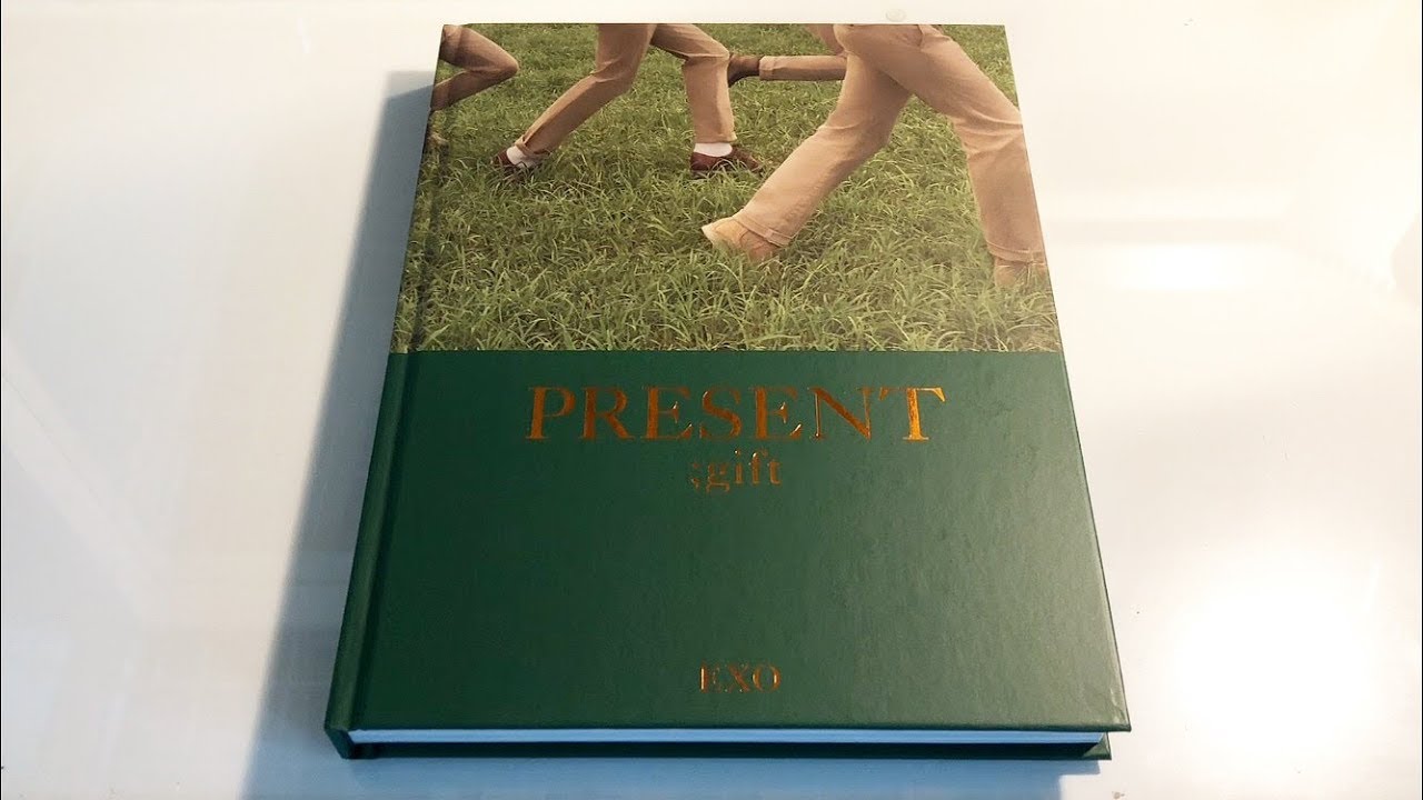 [Unboxing] EXO 'PRESENT ;gift' Photobook - YouTube