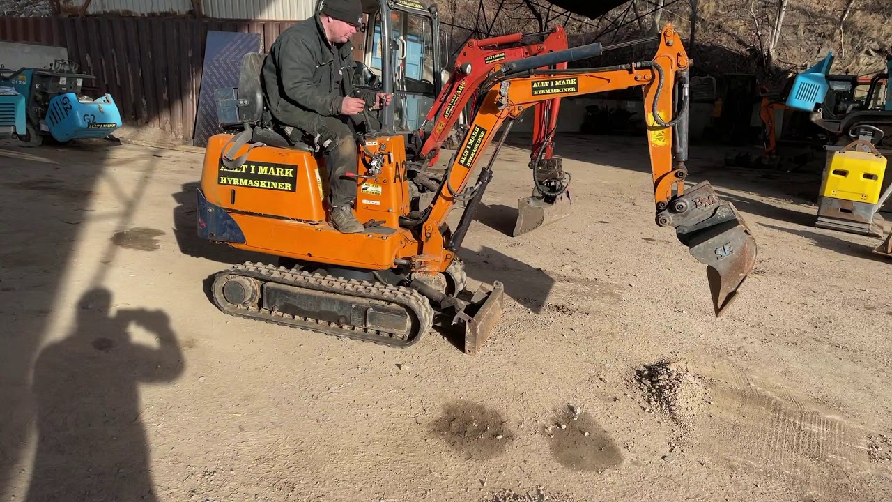 Köp Minigrävare Hanix H08B med skopa på Klaravik - YouTube