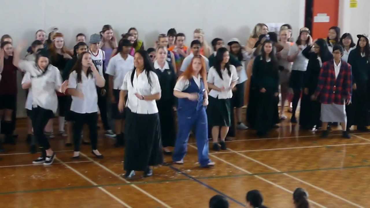 St Dominics 2012 Leavers dance - YouTube