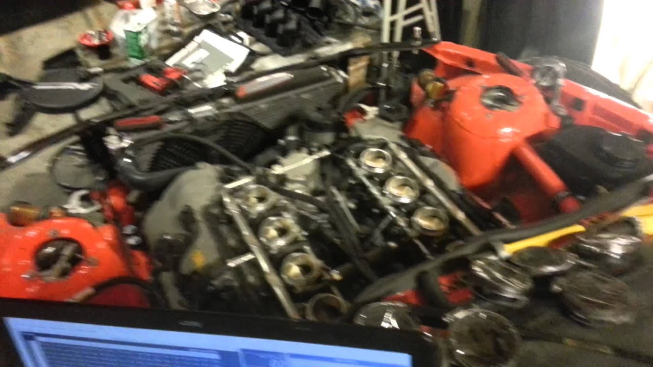 Första starten av V8:an BMW S65B40 - YouTube