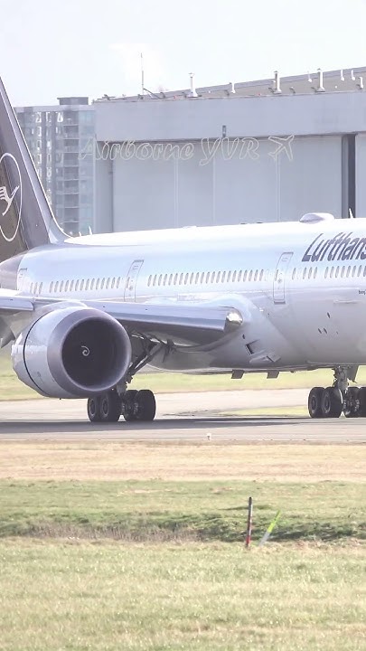 LUFTHANSA BOEING 787-8 DREAMLINER LANDING | YVR AIRPORT #shorts - YouTube
