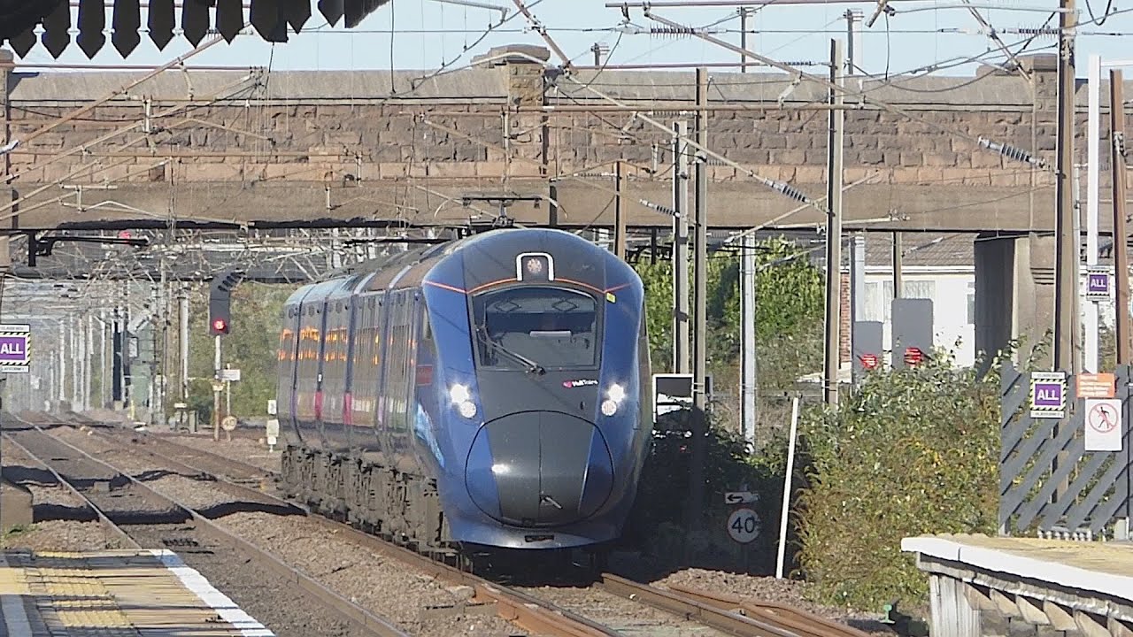Hull Trains Class 802 passes Newark Northgate (28/10/22) - YouTube