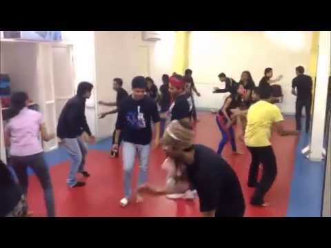 Salsa Garba | Couple Garba | Fusion Garba | New Step For Garba - YouTube