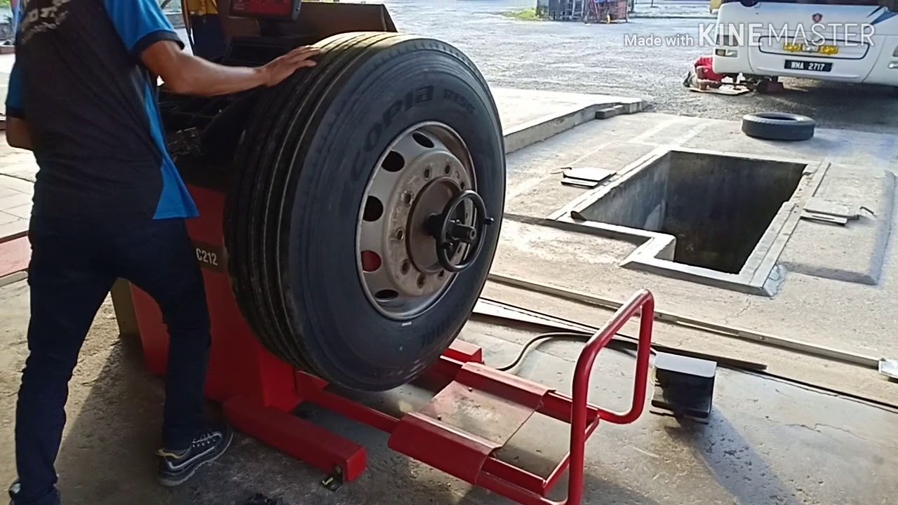 Scania K124 360 IB4X2, Tyre Balancing 295 80R 22.5 - YouTube