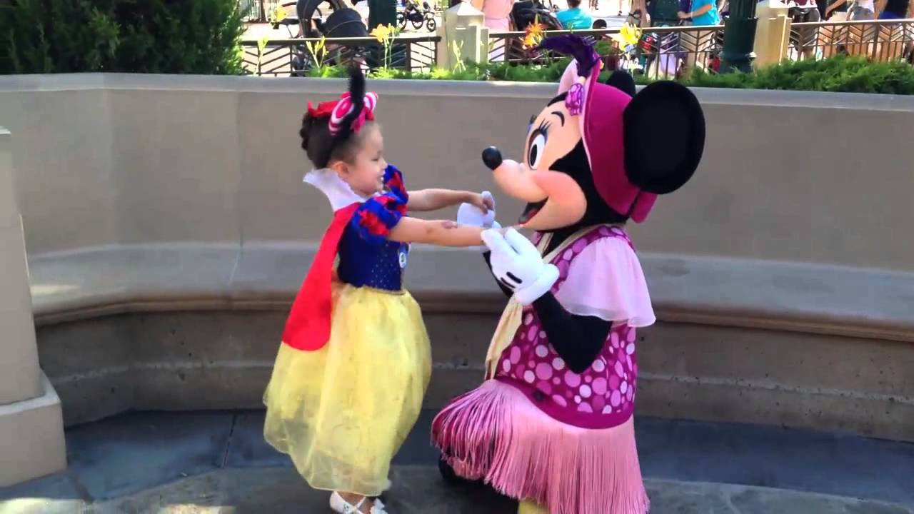 Dance With Minnie Mouse - YouTube