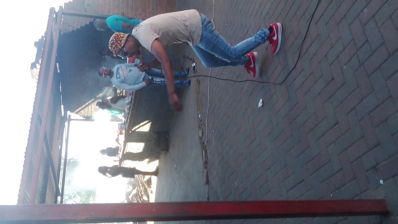 MrEmzet performing live at the Butchery in Queenstown eZibeleni - YouTube