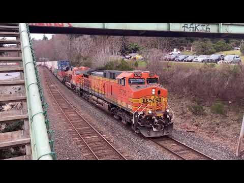 BNSF 5705 and BNSF 6656 Pulling Some Heavy Husky Stack Wellcar at Carkeek Park in February 25 ...