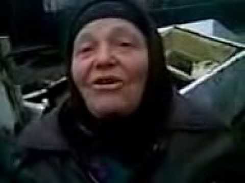 Бабка продаёт металл :-))