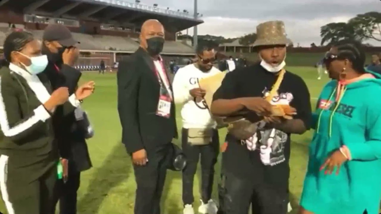 Mamkhize giving players money on the pitch is hilarious - YouTube