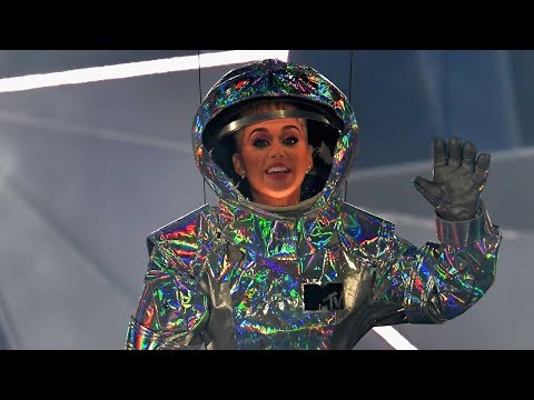 Katy Perry Gives AWKWARD Opening Monologue At 2017 MTV VMAs