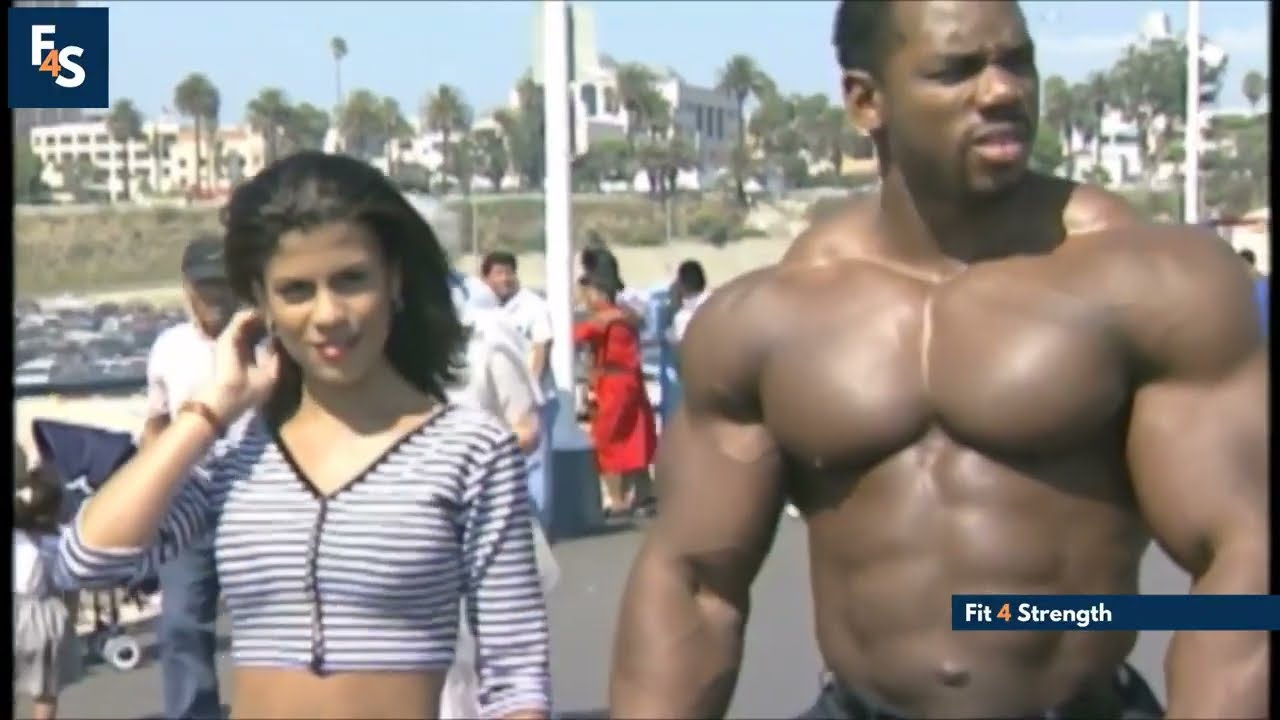 When Bodybuilders Go Out In Public | Normal people VS Bodybuilders ...