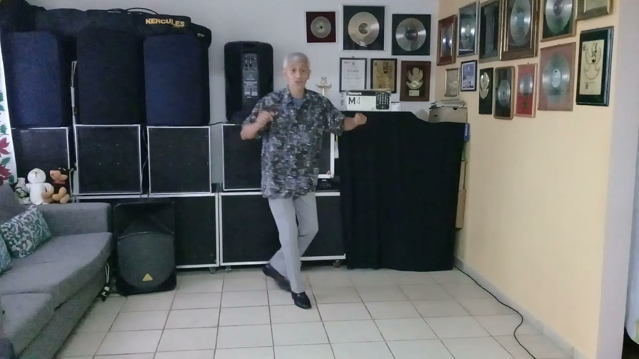 EL AÑO VIEJO/BAILANDO CON MARCELO ROSAS - YouTube