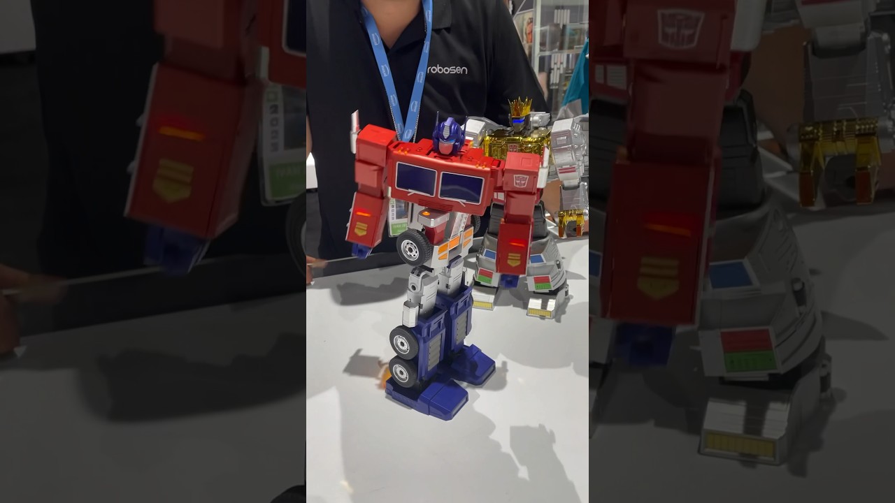 Amazing Transforming Optimus Prime & Gridlock Robots at Comic Con ...