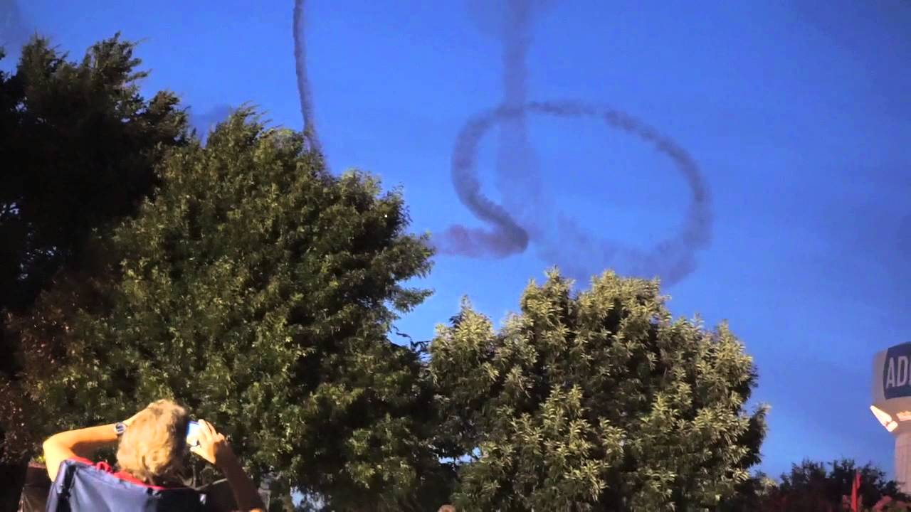 July4th2015 plane fireworks 2 - YouTube