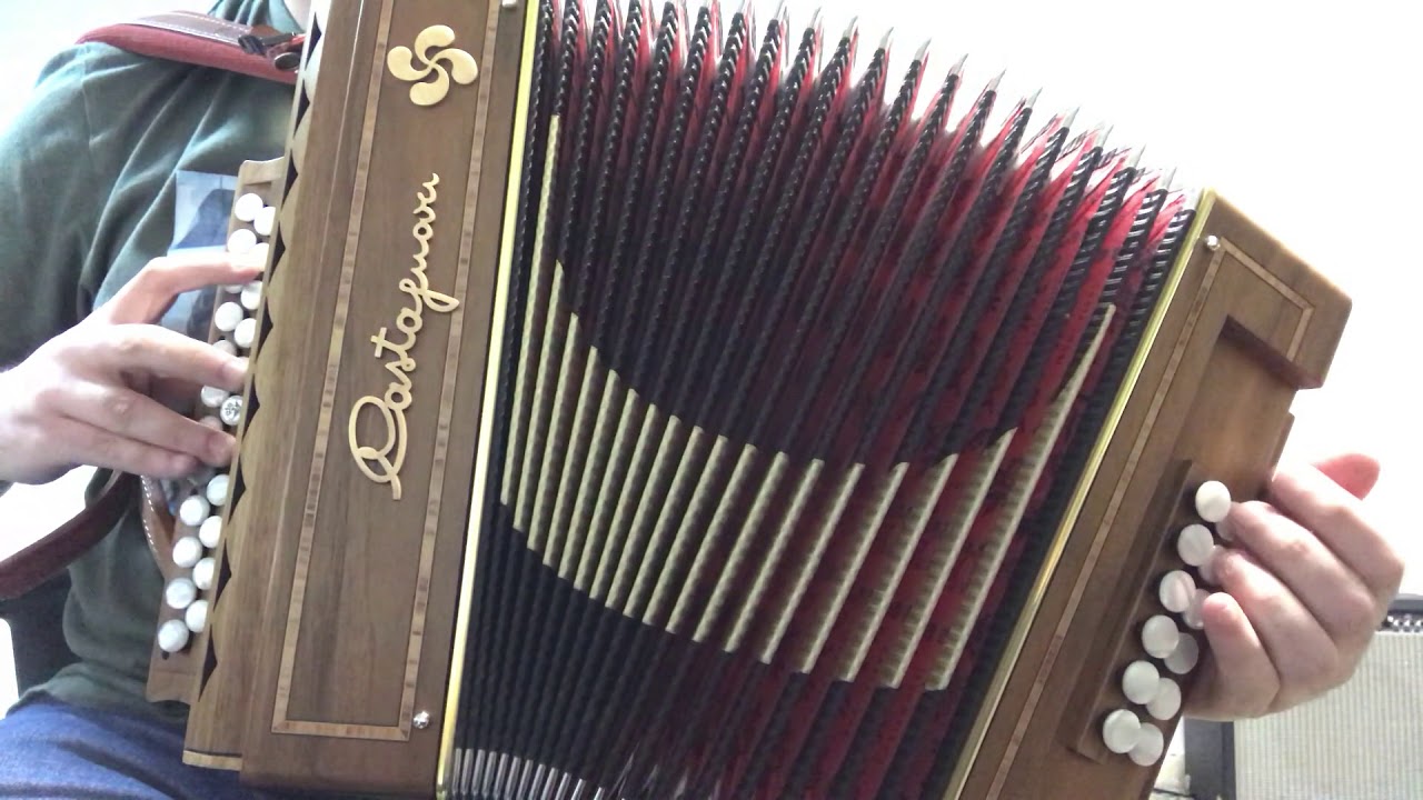 Donostiako hiru damatxo - YouTube