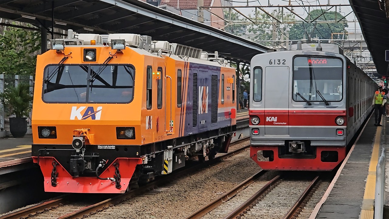 [4K] Stasiun Cawang: Kompilasi KRL JR 205, KUJRL Plasser EM 120 "Arjuna ...