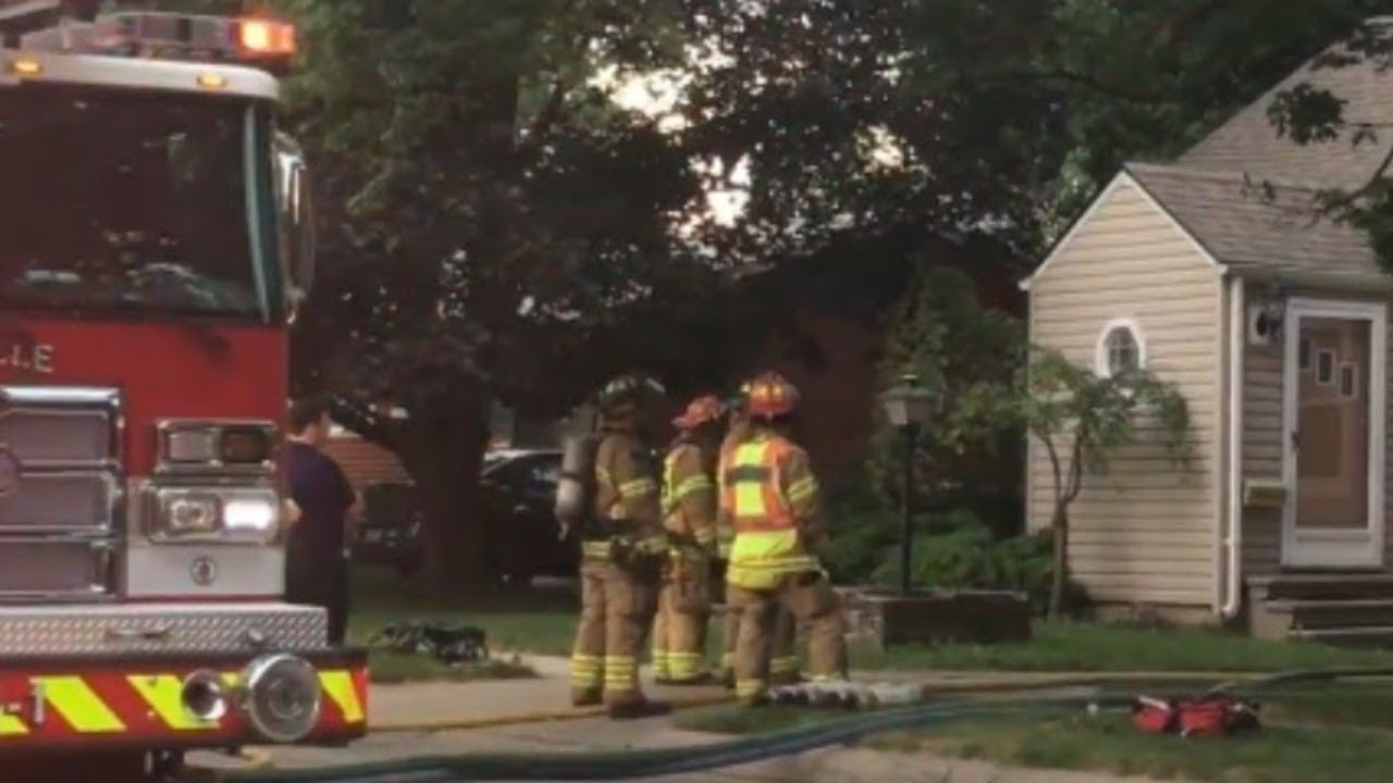 Roseville Michigan garage fire Waldron St - YouTube