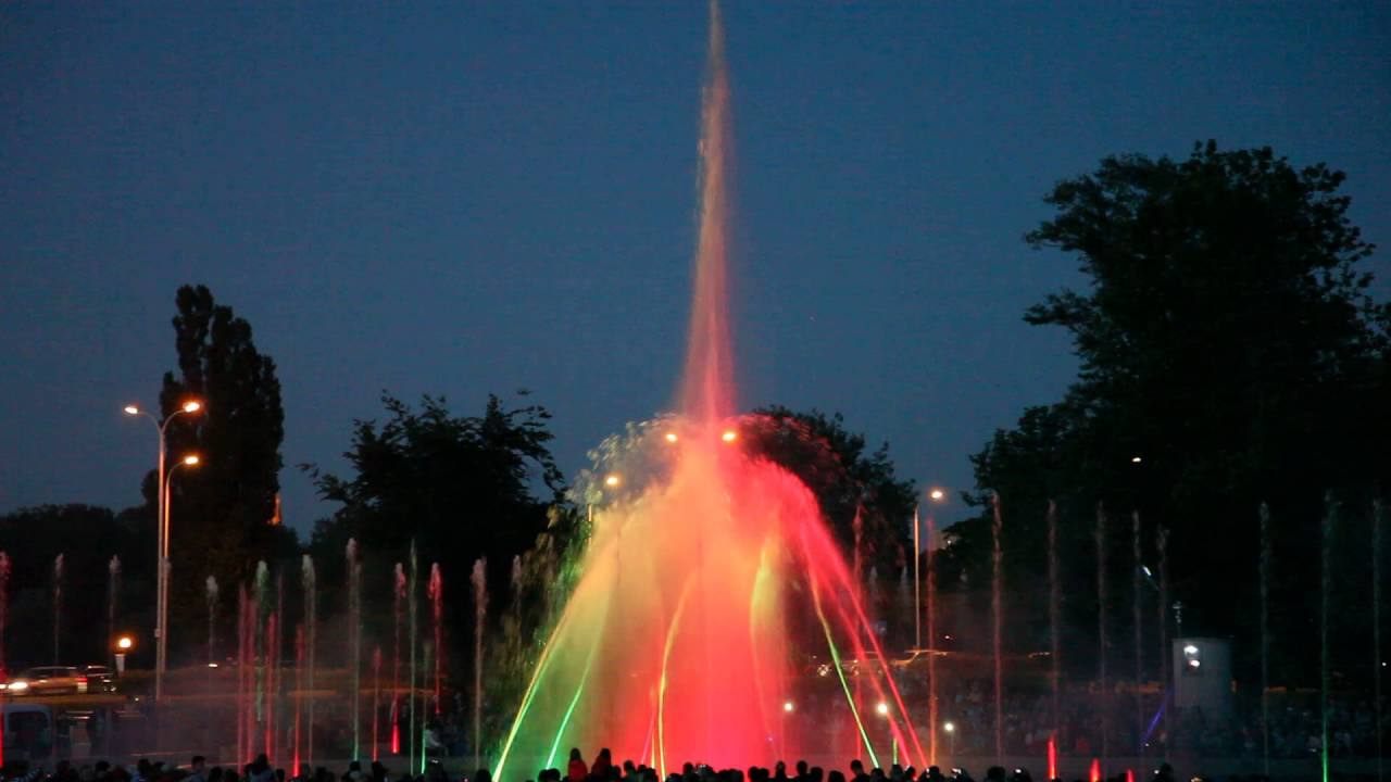 Great multimedia fountain park show in Warszaw - YouTube