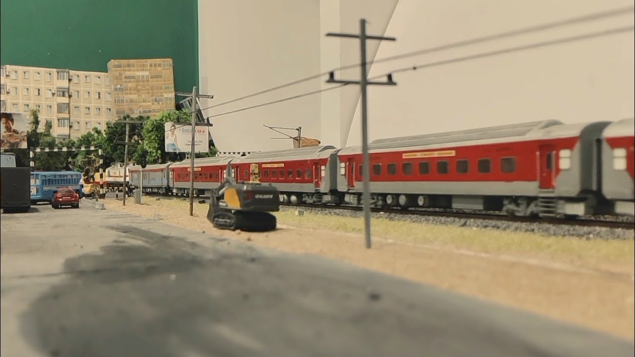RUNNING PASSENGER AND FREIGHT TRAIN ON HO SCALE LAYOUT | INDIAN MODEL ...