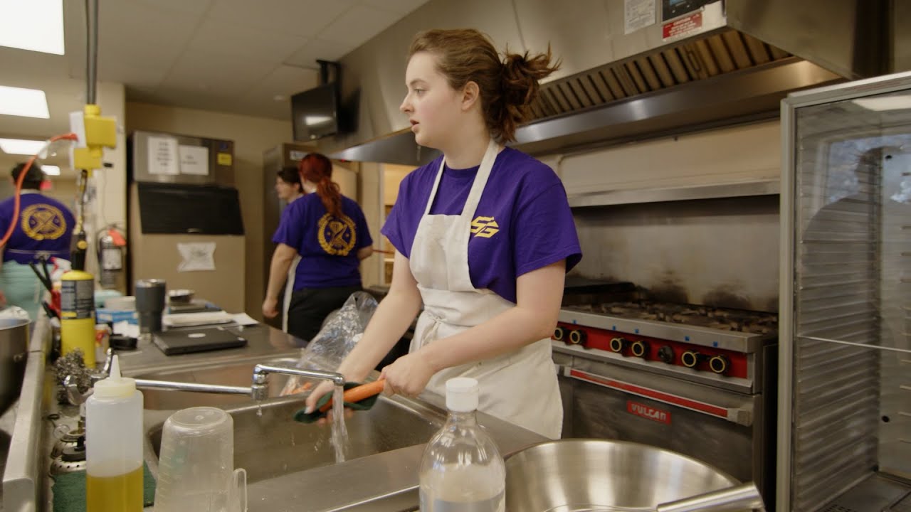 Career Close-Up: Cook and Food Preparation Worker - YouTube