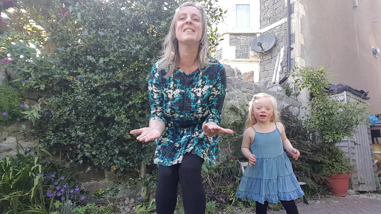 Makaton for 'to walk' 🚶‍♂️ - YouTube