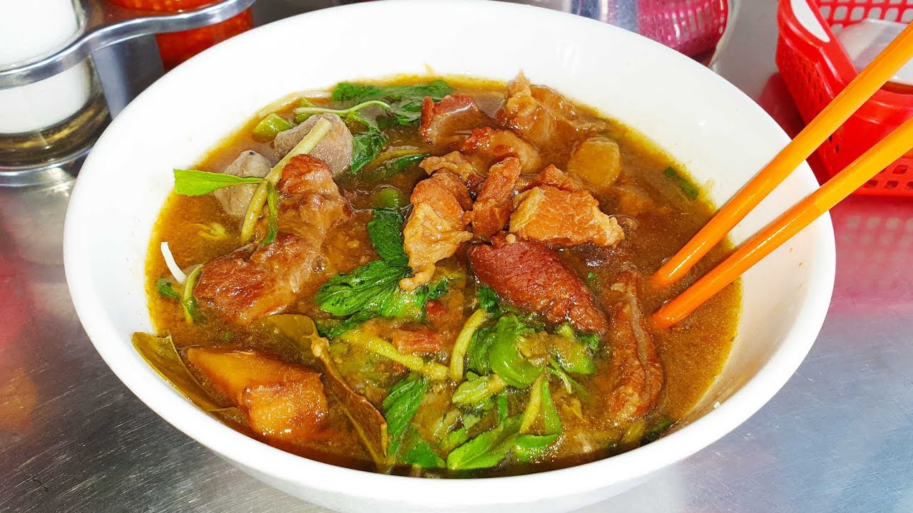 Street Noodle Shop, Delicious Breakfast, Cheap Street Food - YouTube