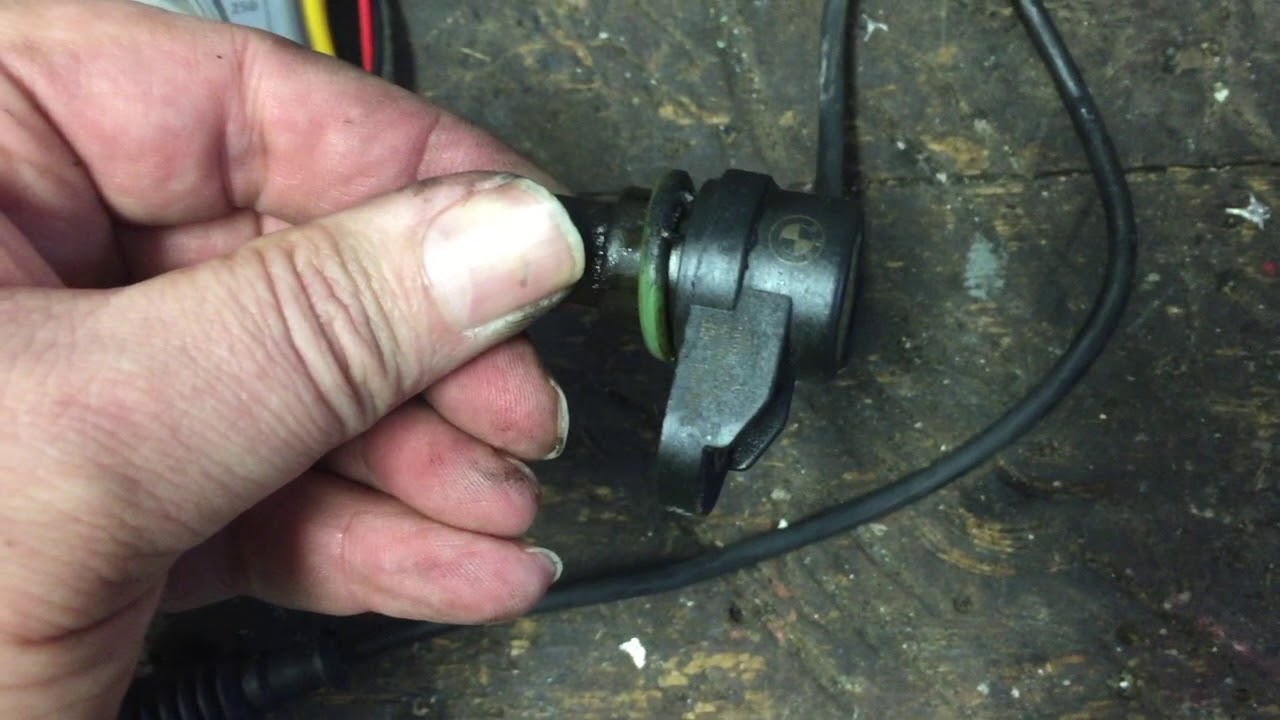 Cam position sensors, replacement BMW E38 - YouTube