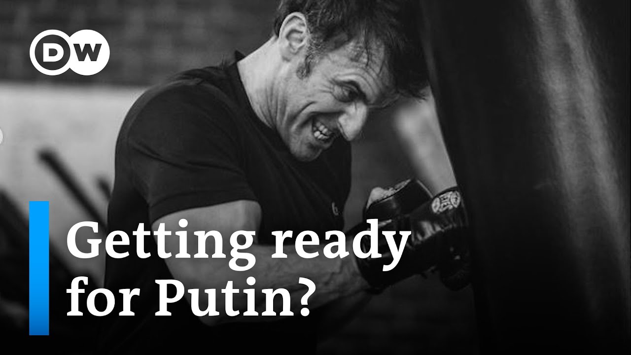 What is the message behind Macron’s boxing photos? | DW News - YouTube