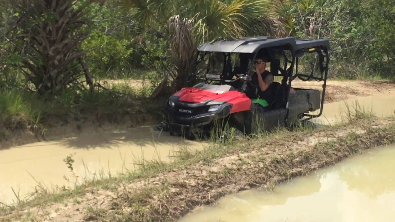HONDA UTV STUCK ASF - YouTube