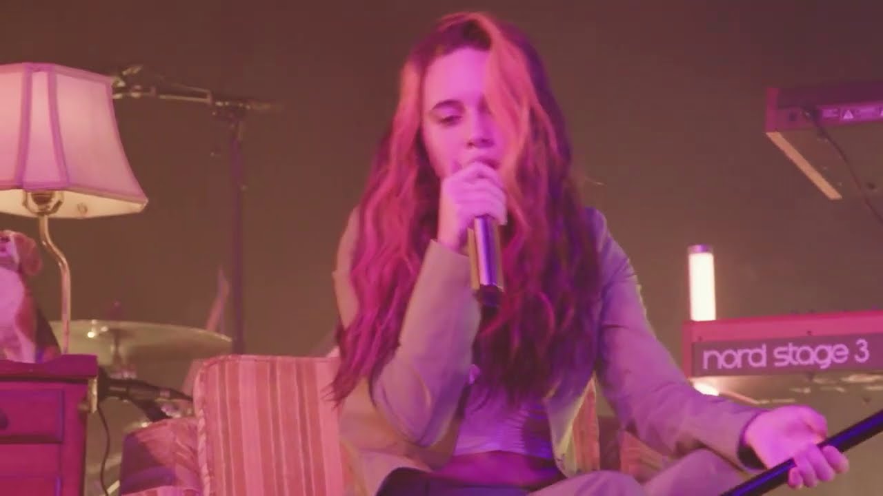 Bea Miller - wisdom teeth (Live from Teragram Ballroom) #SOSFEST - YouTube