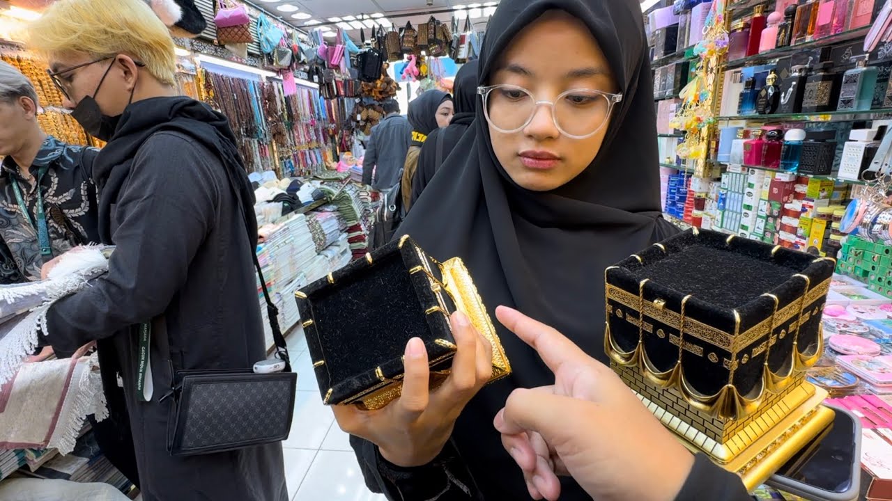 Mama papa belanja Di MADINAH buat Piana Piano - YouTube
