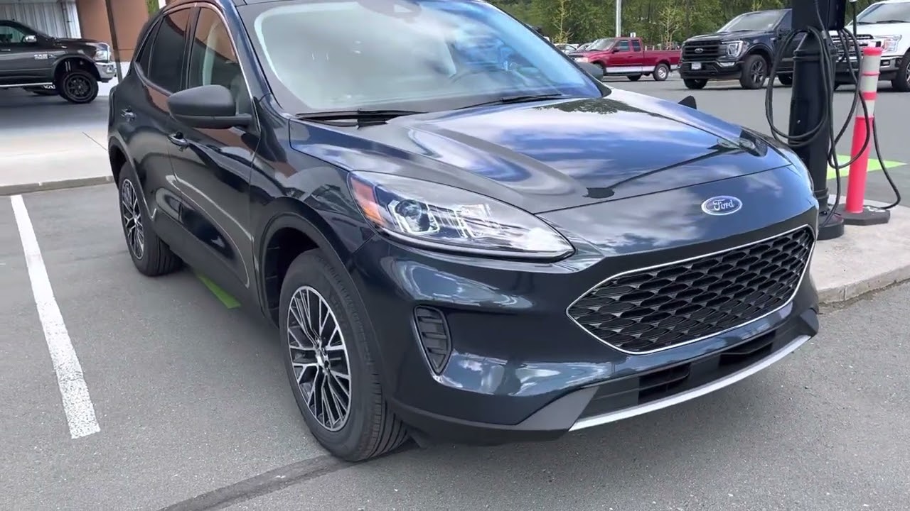 2022 Ford Escape Titanium Blue