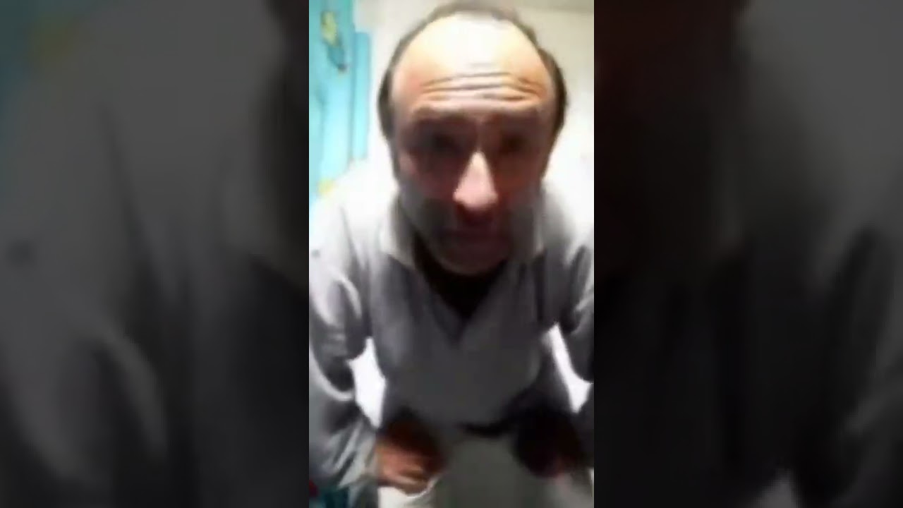 Huevito Rey apunto de mostrar el pene - YouTube