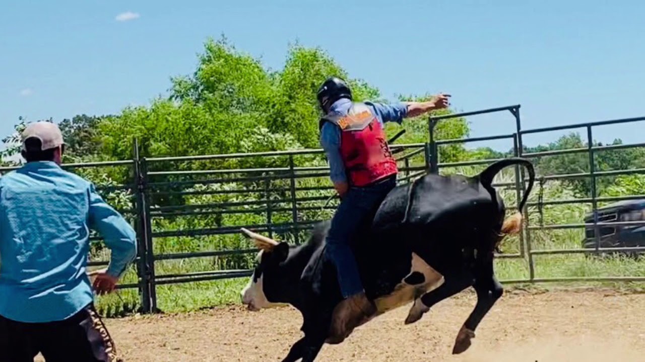 Bull Riding - YouTube