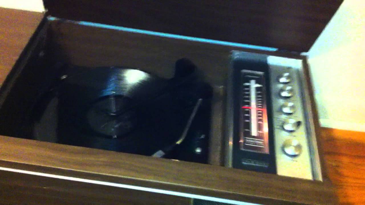 Panasonic SE-1318 Solid State Radio/Record Player Turntable - YouTube